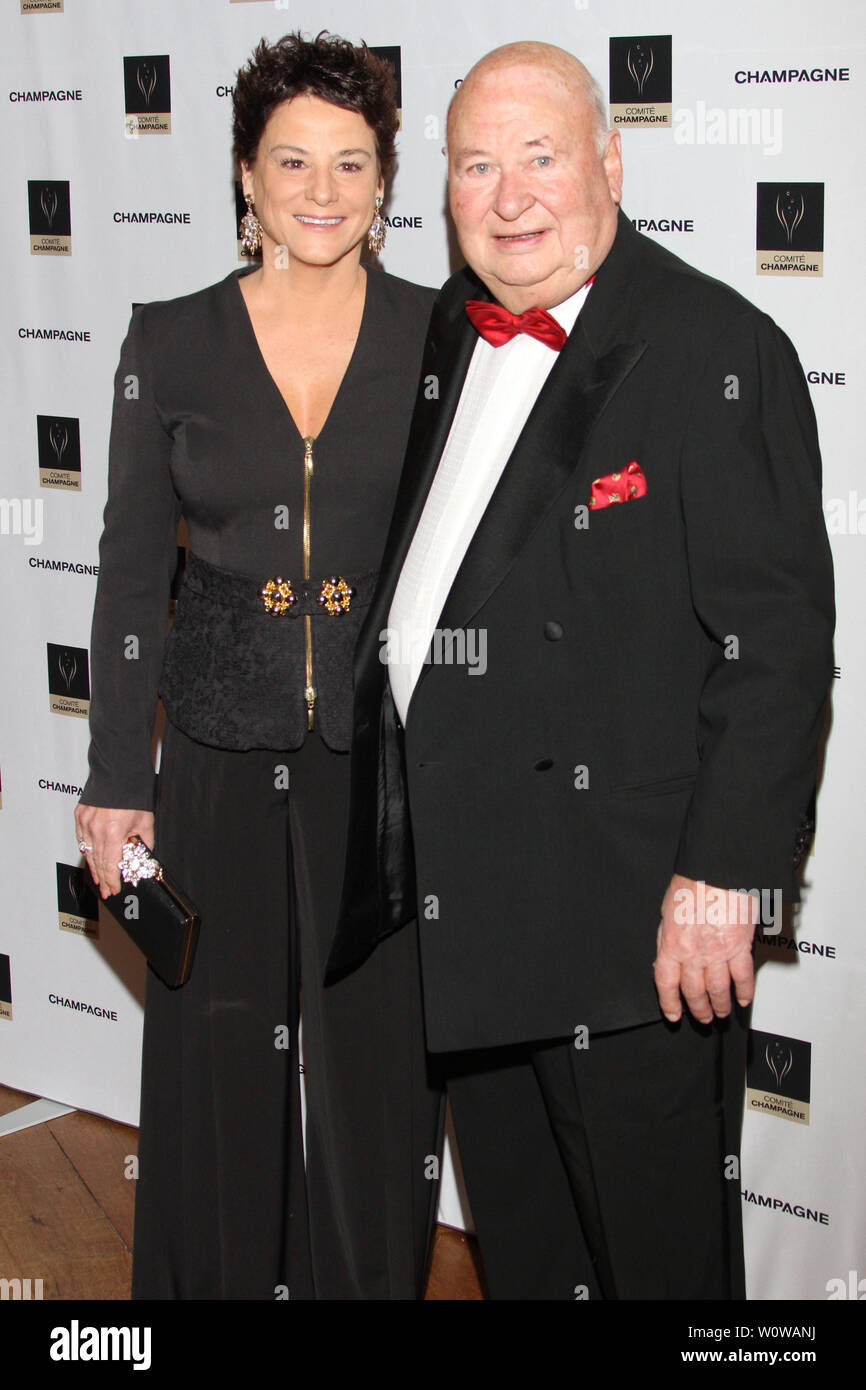 Guenter Schoeneis Und Ehefrau Smadar, Champagne Preis fuer Lebensfreude ...
