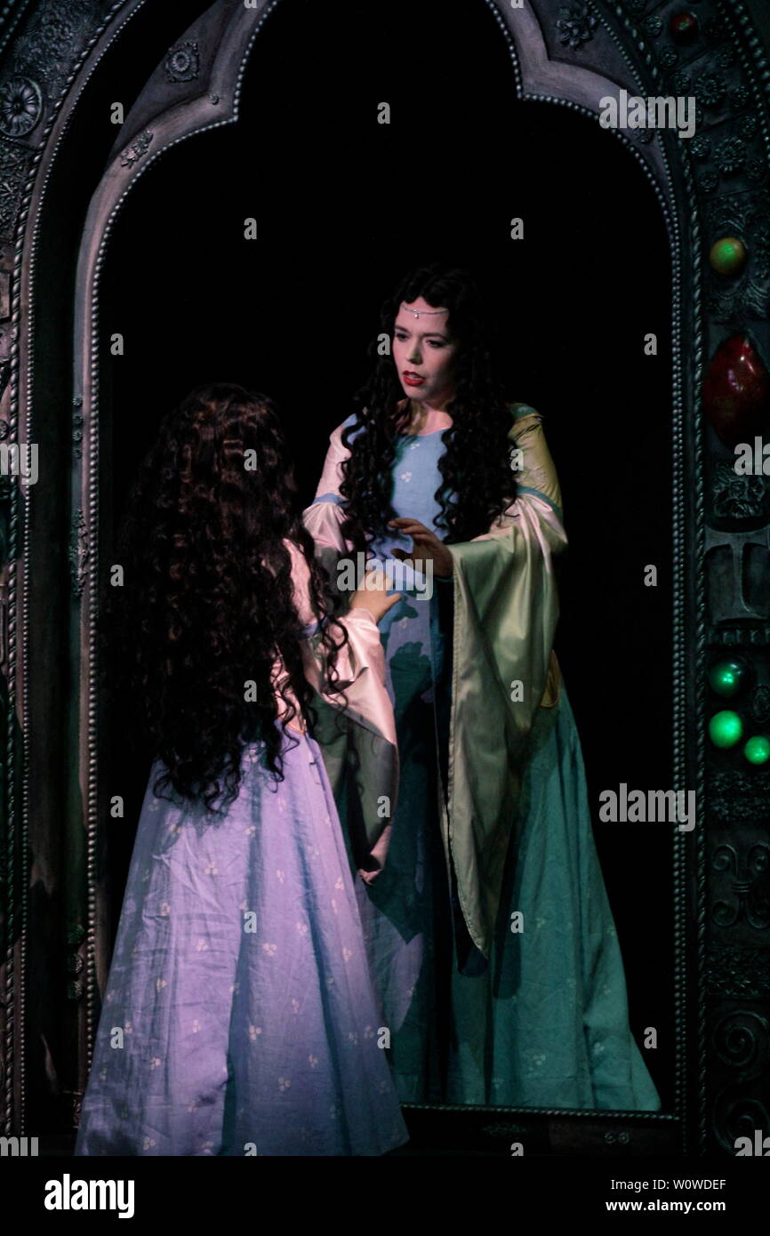 »Snow White« is one of the most famous children's and house fairy tales ...