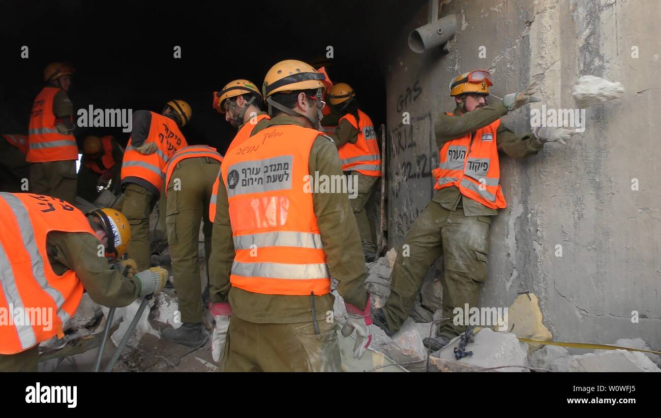 Israeli Homeland Security Soldiers in Ibtin search for earthquake ...