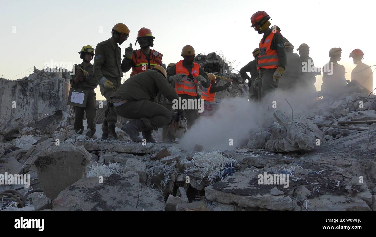 Israeli Homeland Security Soldiers in Ibtin search for earthquake ...