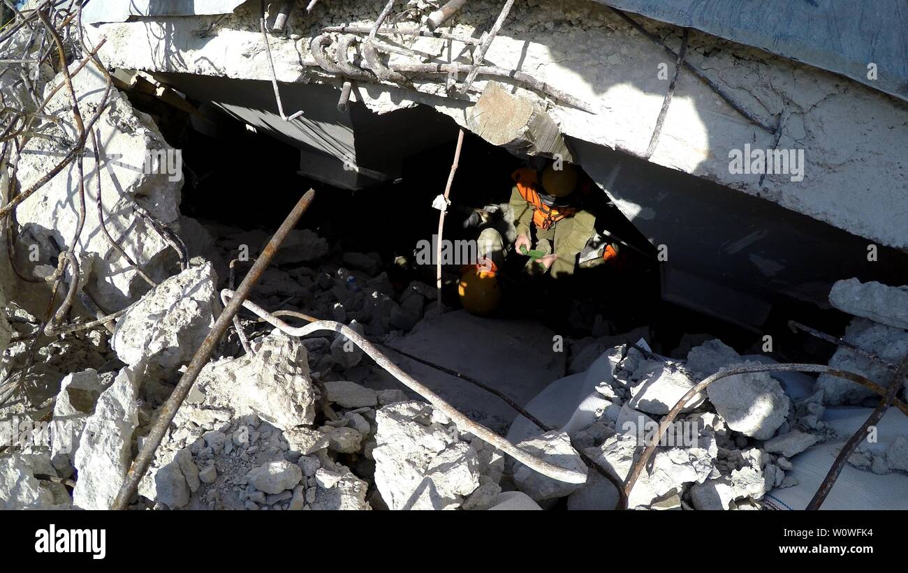 Israeli Homeland Security Soldier paramedic applies arterial tourniquet ...