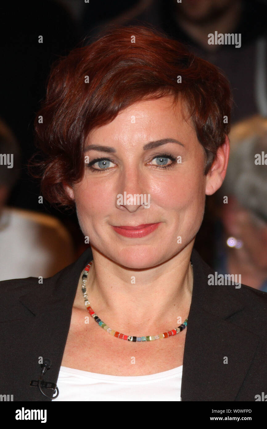 Juli Ashton's Instagram, Twitter & Facebook on IDCrawl