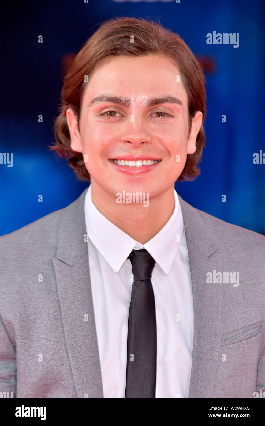 Mcu actor hi-res stock photography and images - Alamy