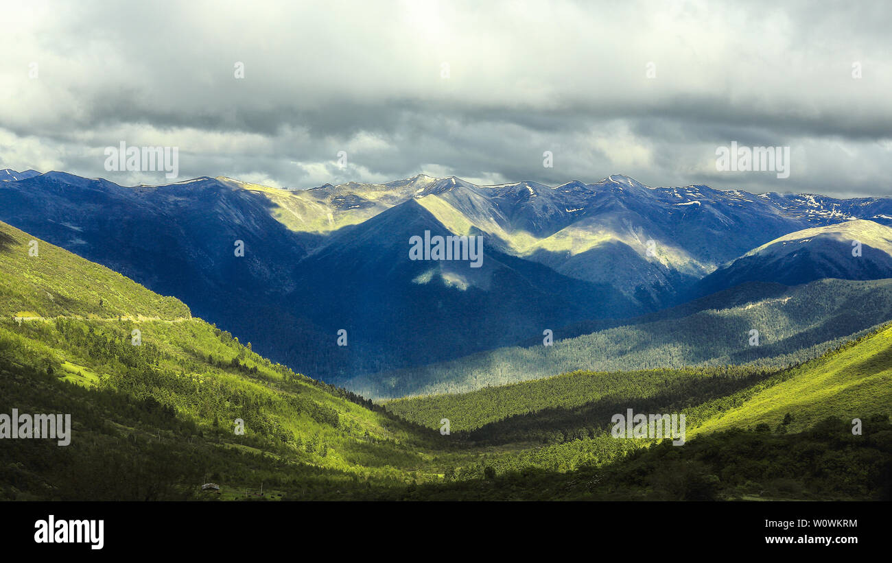 Scenery of Yingzhi Lulang Linhai in Tibet Autonomous Region Stock Photo ...