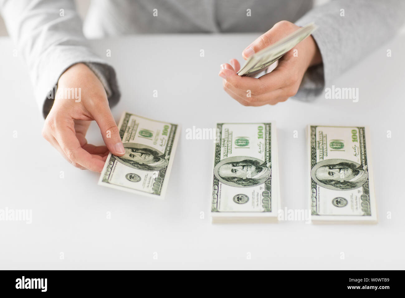 Counting money stack hi-res stock photography and images - Alamy