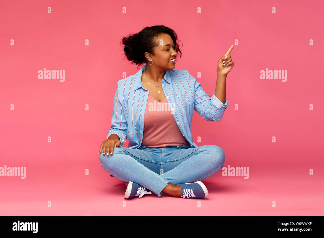 Finger pointing upwards hi-res stock photography and images - Alamy