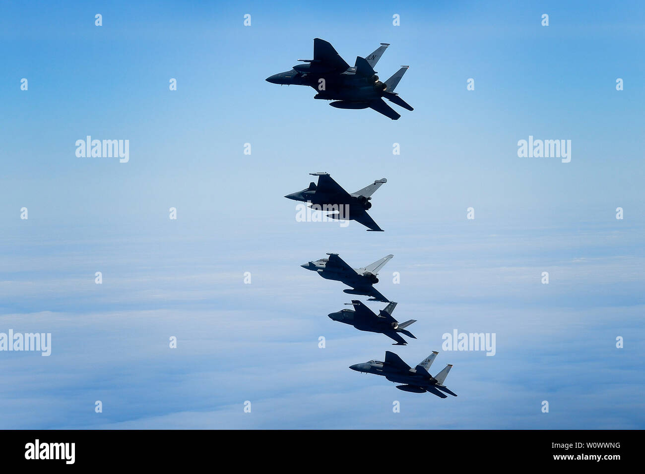 Echelon Formation Army