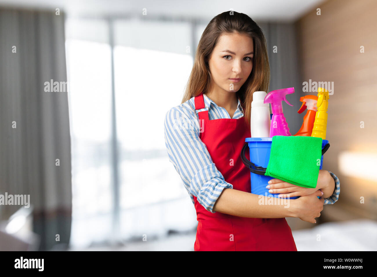 Smiling girl ready for cleaning Stock Photo - Alamy