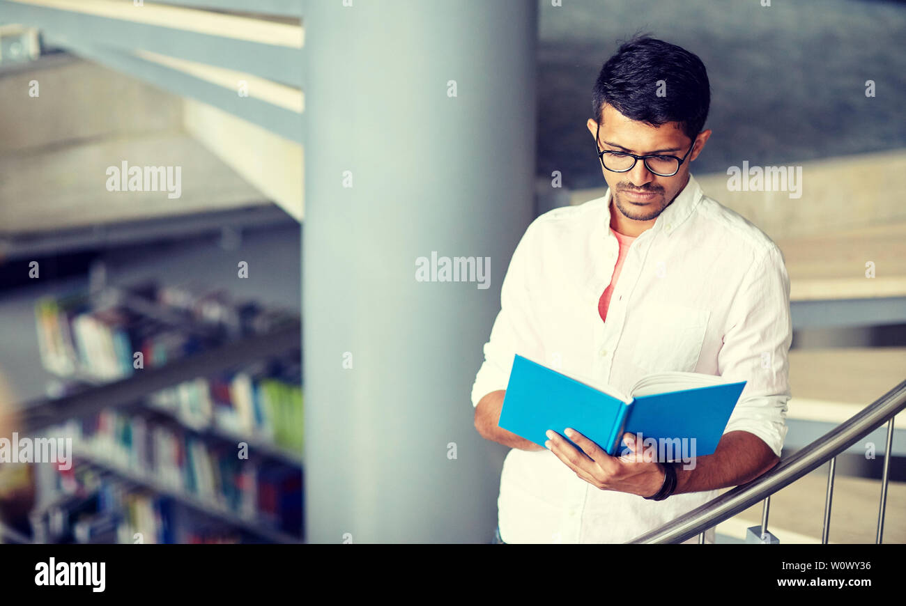 Hindu boy reading hi-res stock photography and images - Alamy