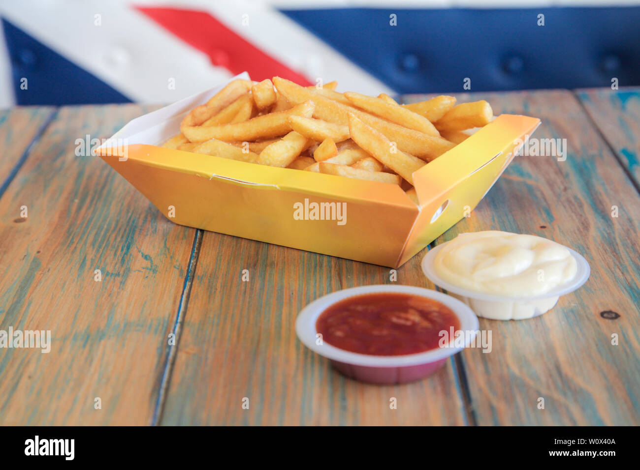 Fried chicken chips box hi-res stock photography and images - Alamy