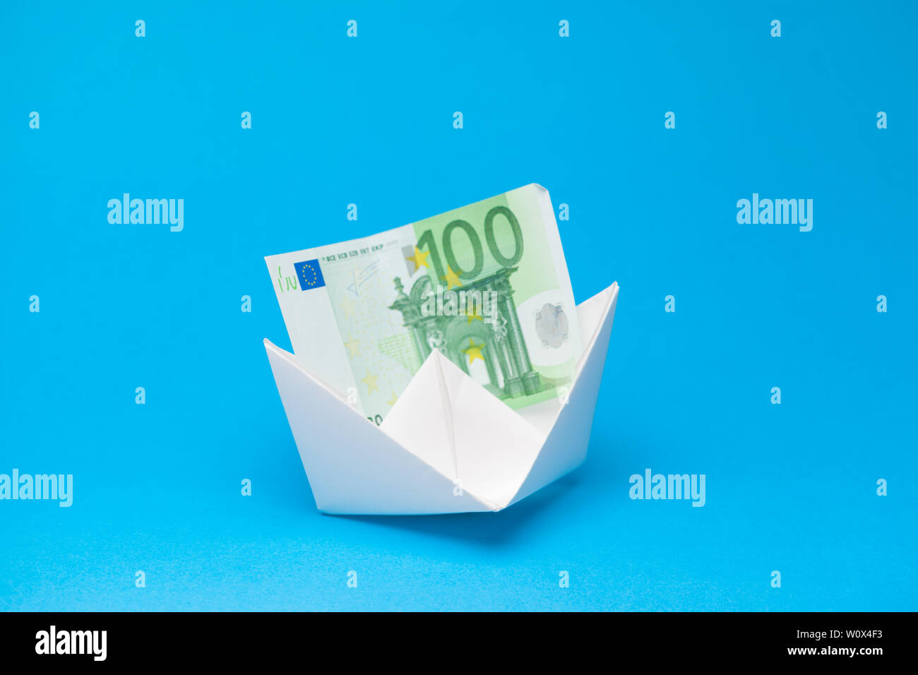 Money banknotes paper boats hi-res stock photography and images - Alamy