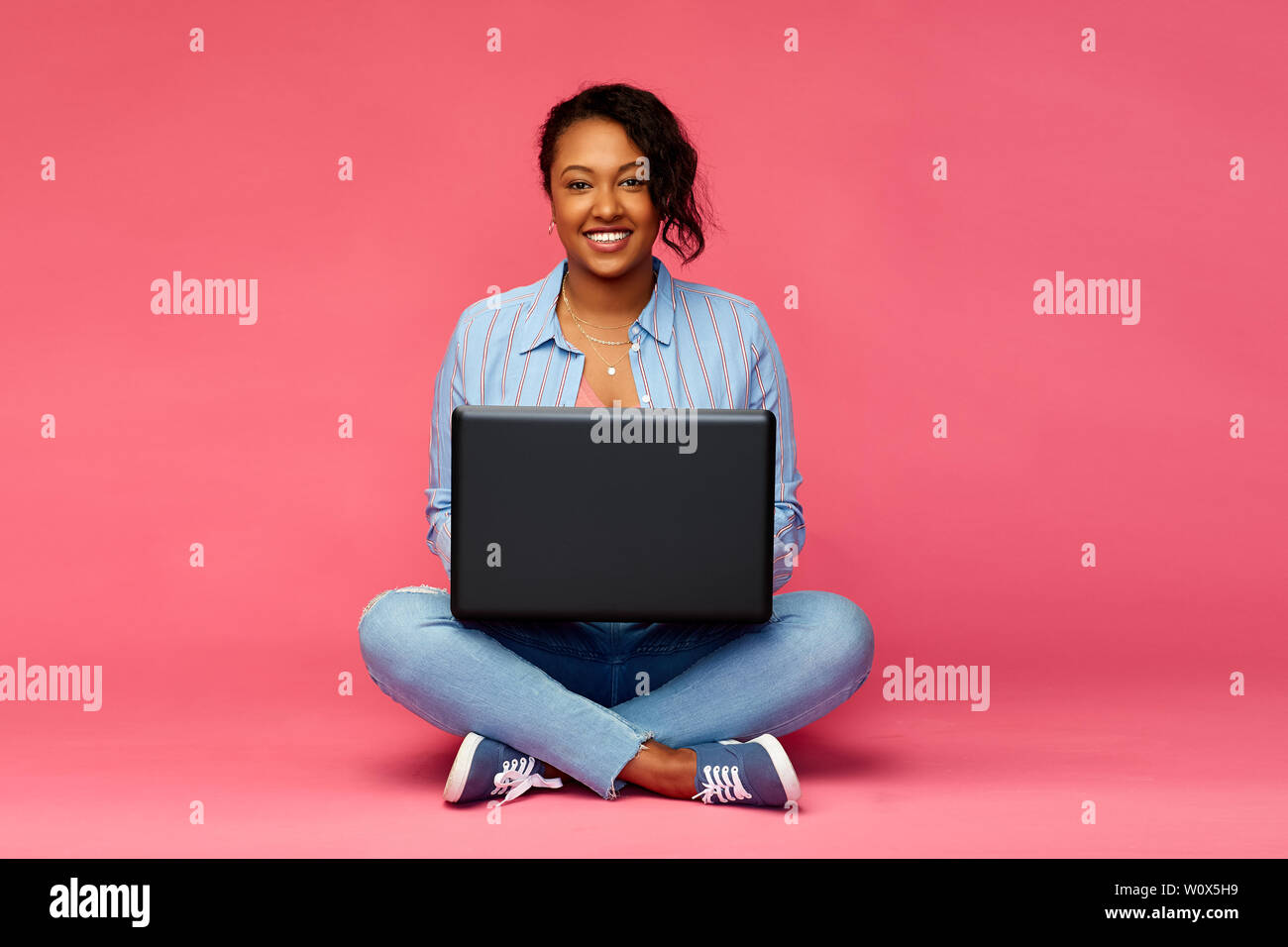 African american woman computer one person hi-res stock photography and ...