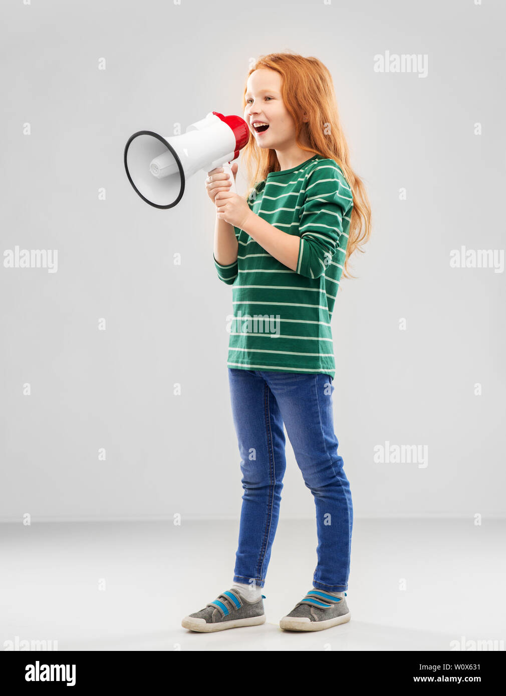 Girl speaking hi-res stock photography and images - Alamy