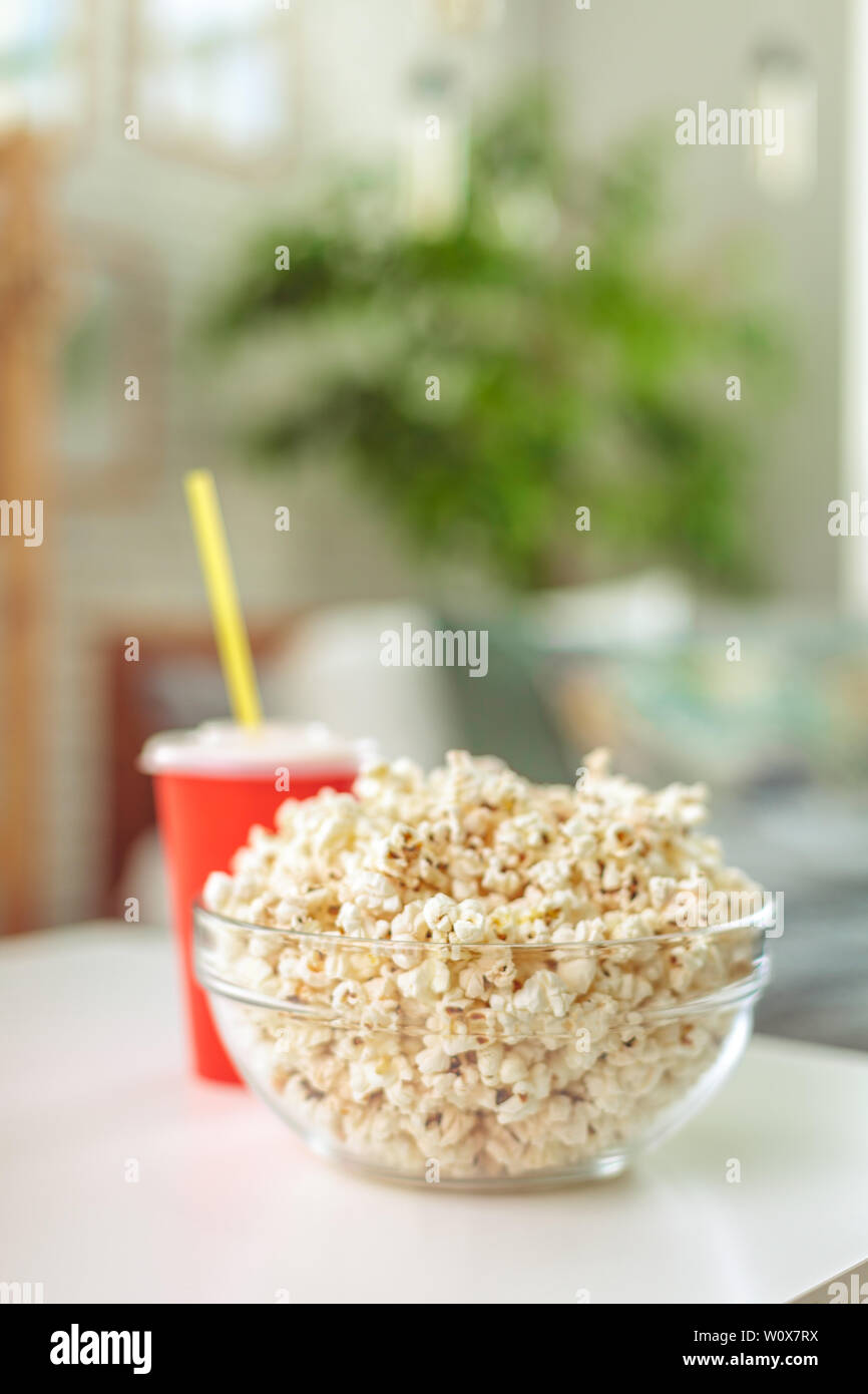 Popcorn in glass bowl Stock Photo - Alamy