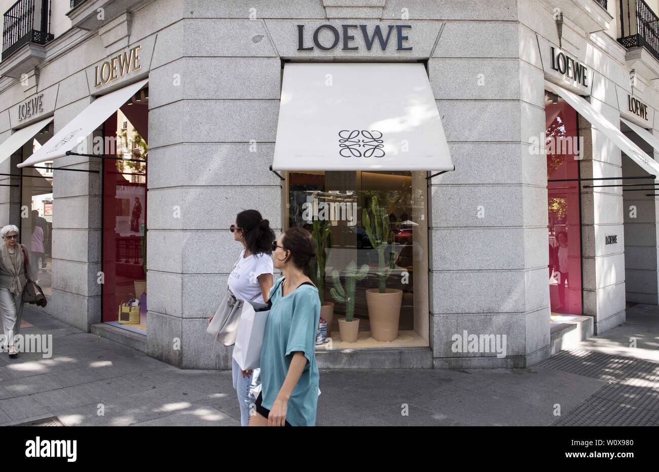 Loewe store hi-res stock photography and images - Alamy