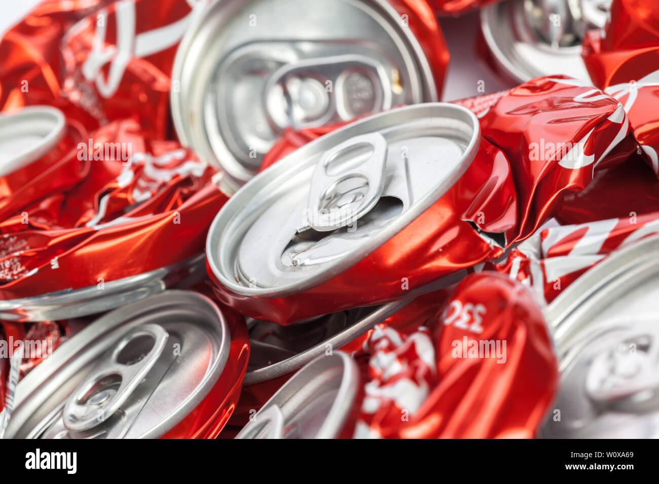 Compressed aluminium can Stock Photo - Alamy