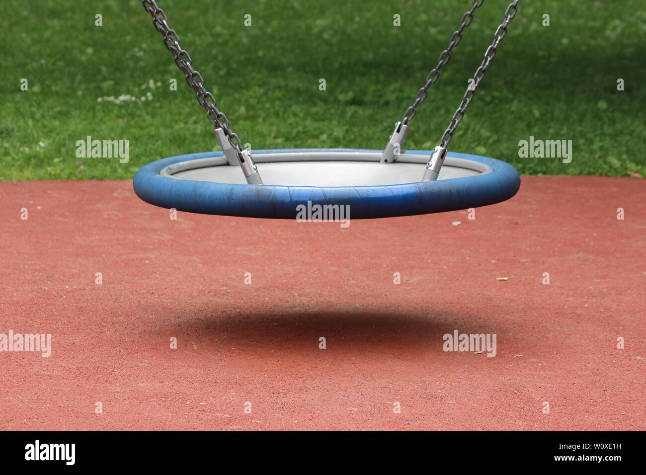 Strong chains hi-res stock photography and images - Alamy