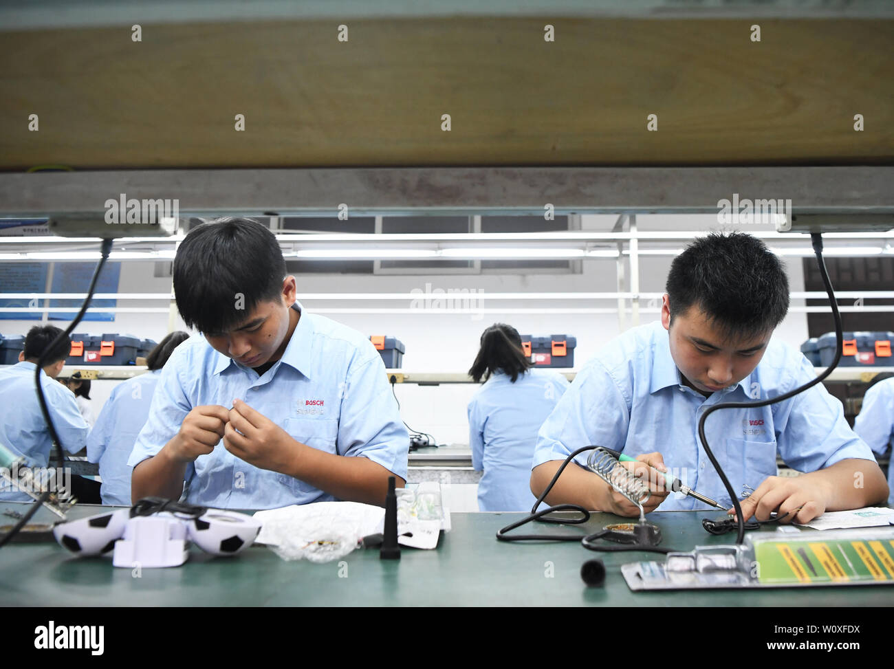 High school students recent hi-res stock photography and images - Alamy