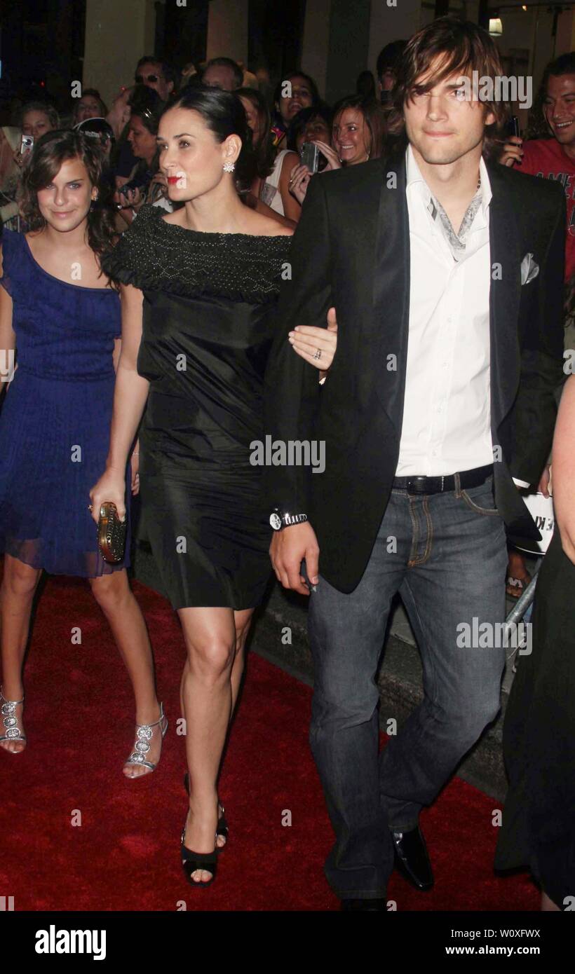 Demi Moore Ashton Kutcher & Tallulah 2007 Photo By John Barrett ...