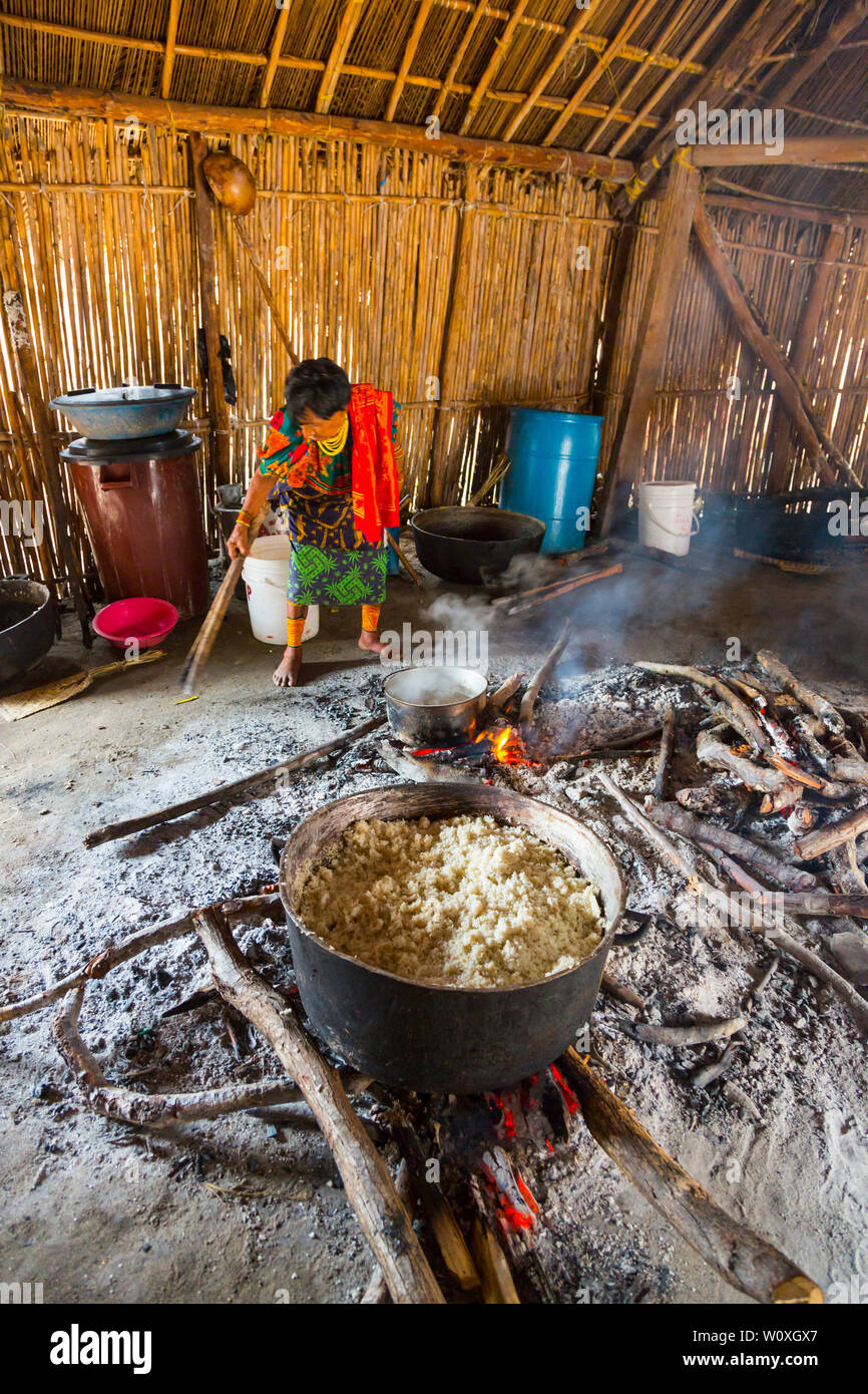 Kitchen, Kuna ethnic group village, San Blas archipelago, Kuna Yala ...