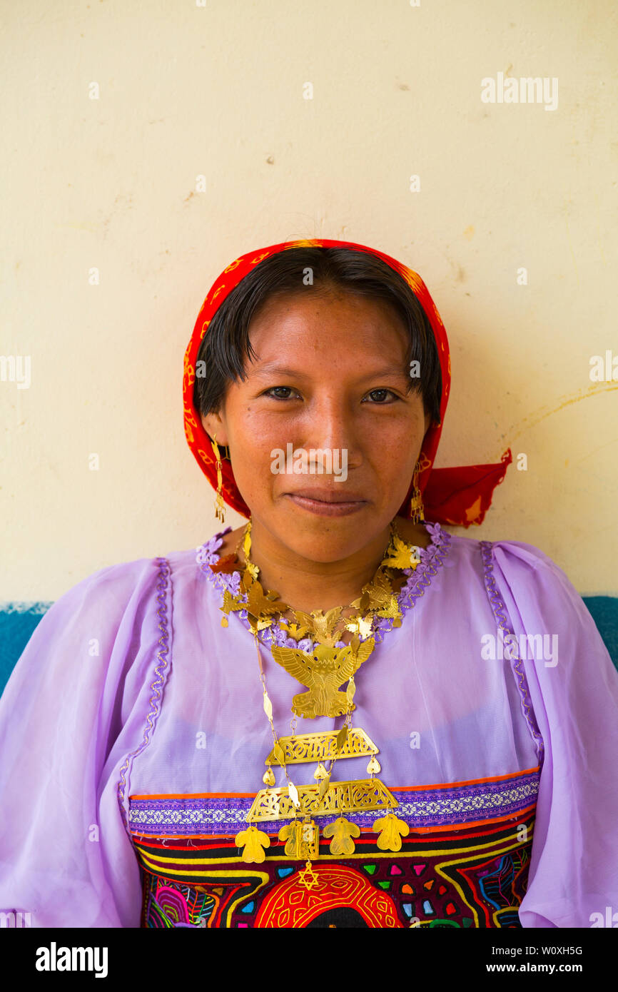 Traditional jewelry, Kuna ethnic group village, San Blas archipelago ...