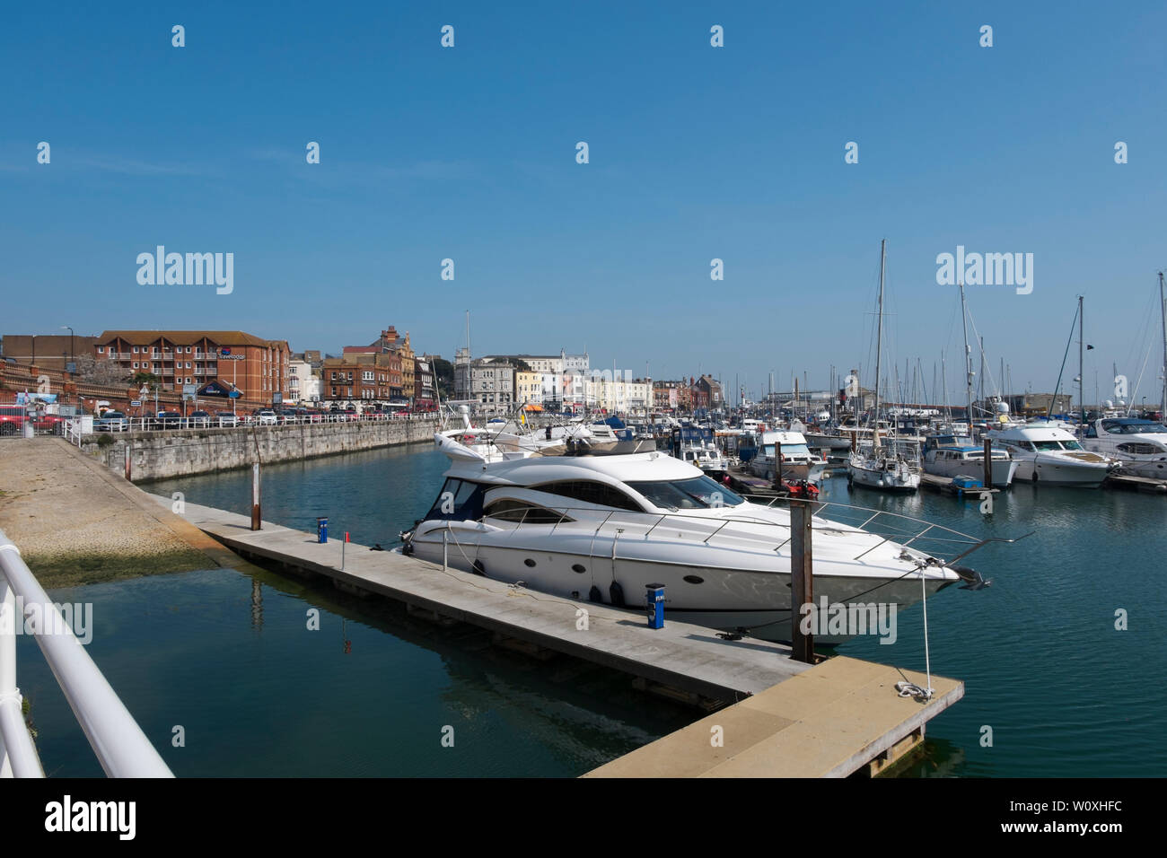Sailing and motor boats in the Yacht Marina at Ramsgate, Kent, UK Stock ...