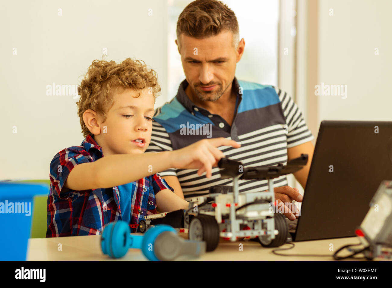 Boy teacher school asking hi-res stock photography and images - Alamy