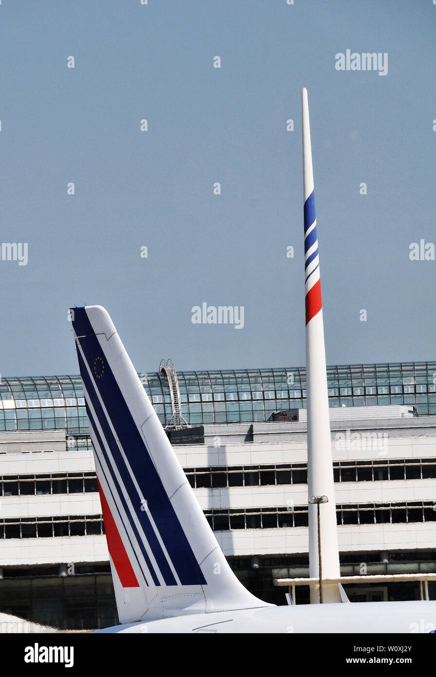 Paris airport logo hi-res stock photography and images - Alamy