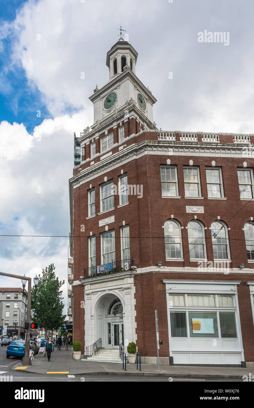 Telegram building hi-res stock photography and images - Alamy
