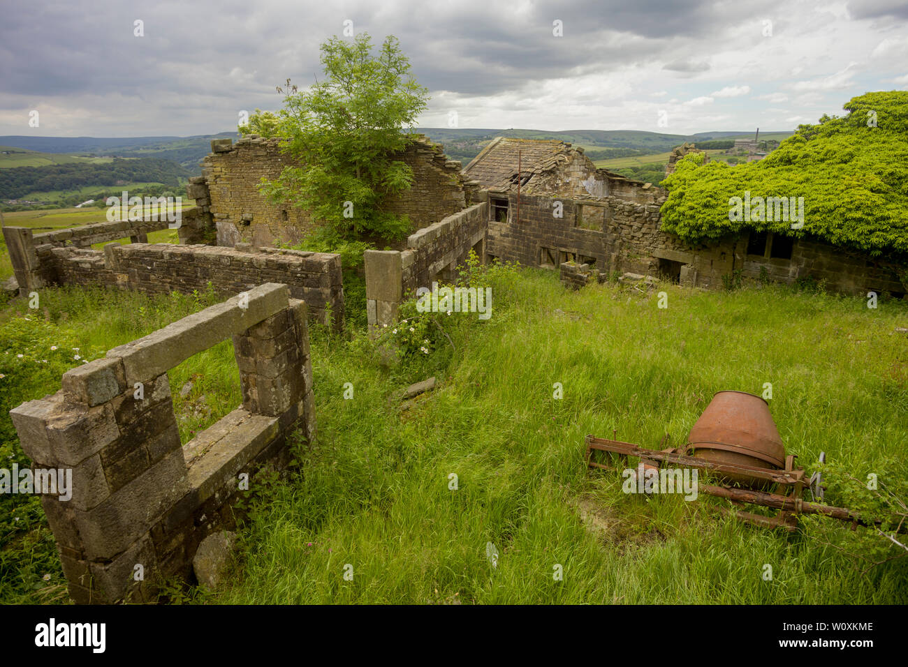 Derelict Stone Farm Buildings High Resolution Stock Photography and ...