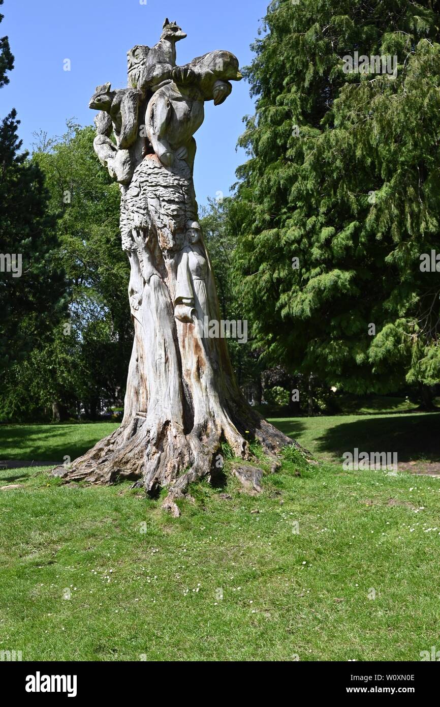 A tree sculpture in Pavilion Gardens in Buxton, Derbyshire Stock Photo ...