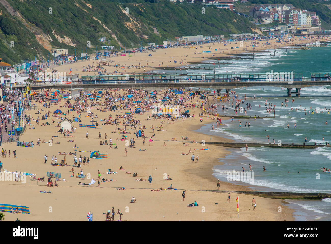 Bournemouth, Dorset, UK. 28 June 2019. Crowds flock to Bournemouth ...