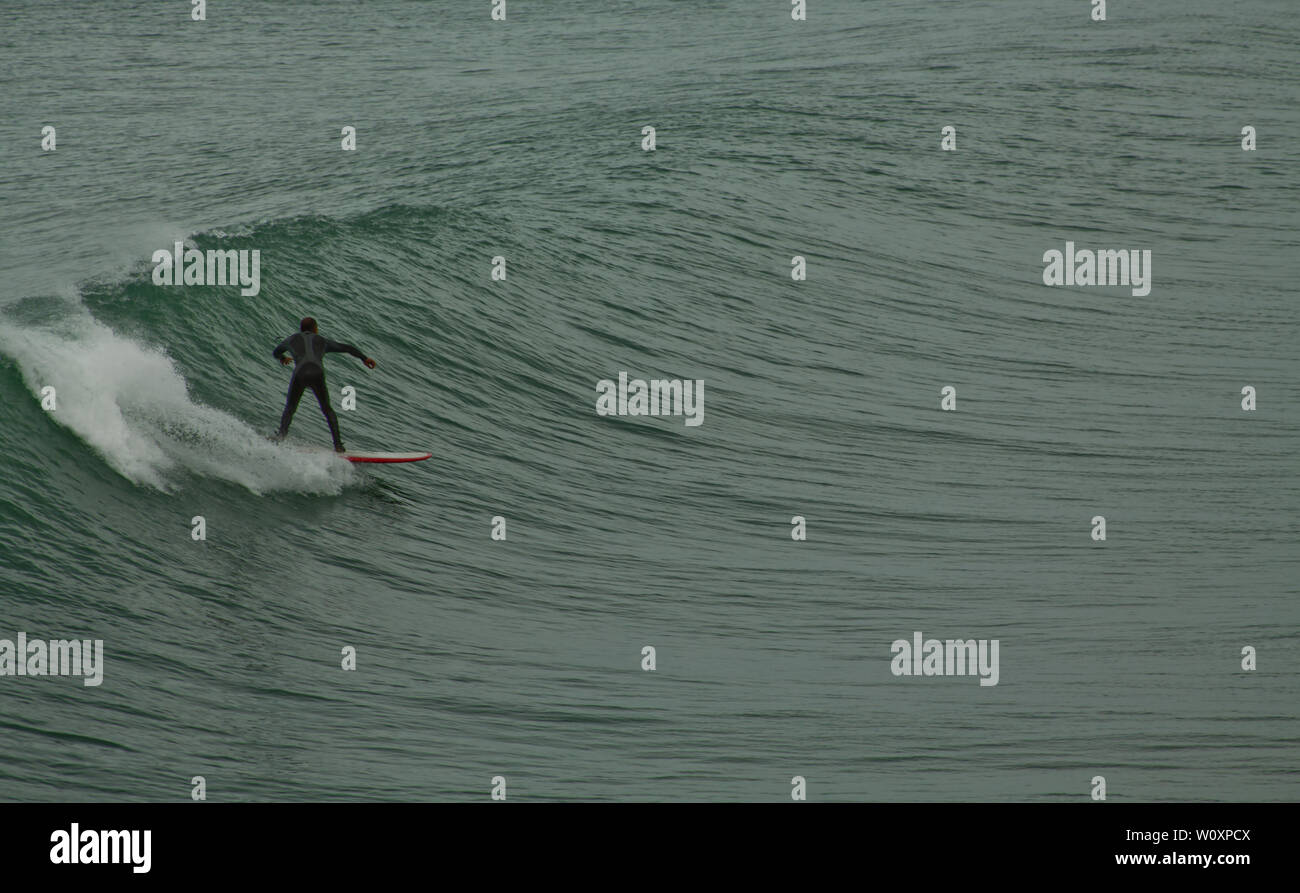 California surfer riding wave hi-res stock photography and images - Alamy