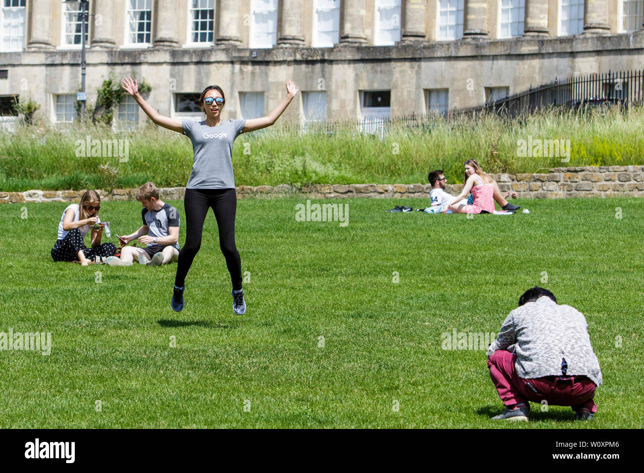 Tourists tourist visiting bath landmarks hi-res stock photography and ...