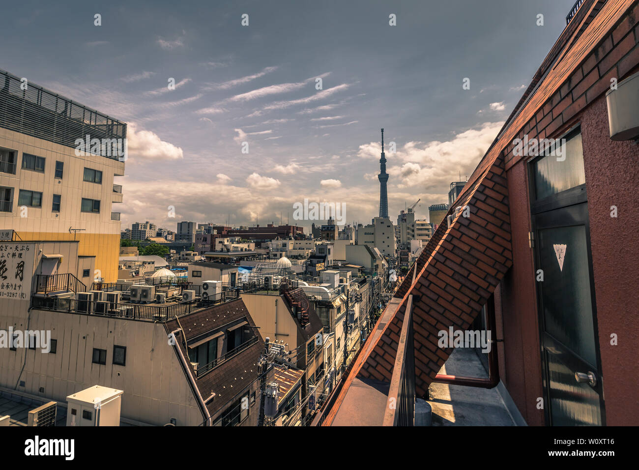 Traditional japanese rooftops hi-res stock photography and images - Alamy