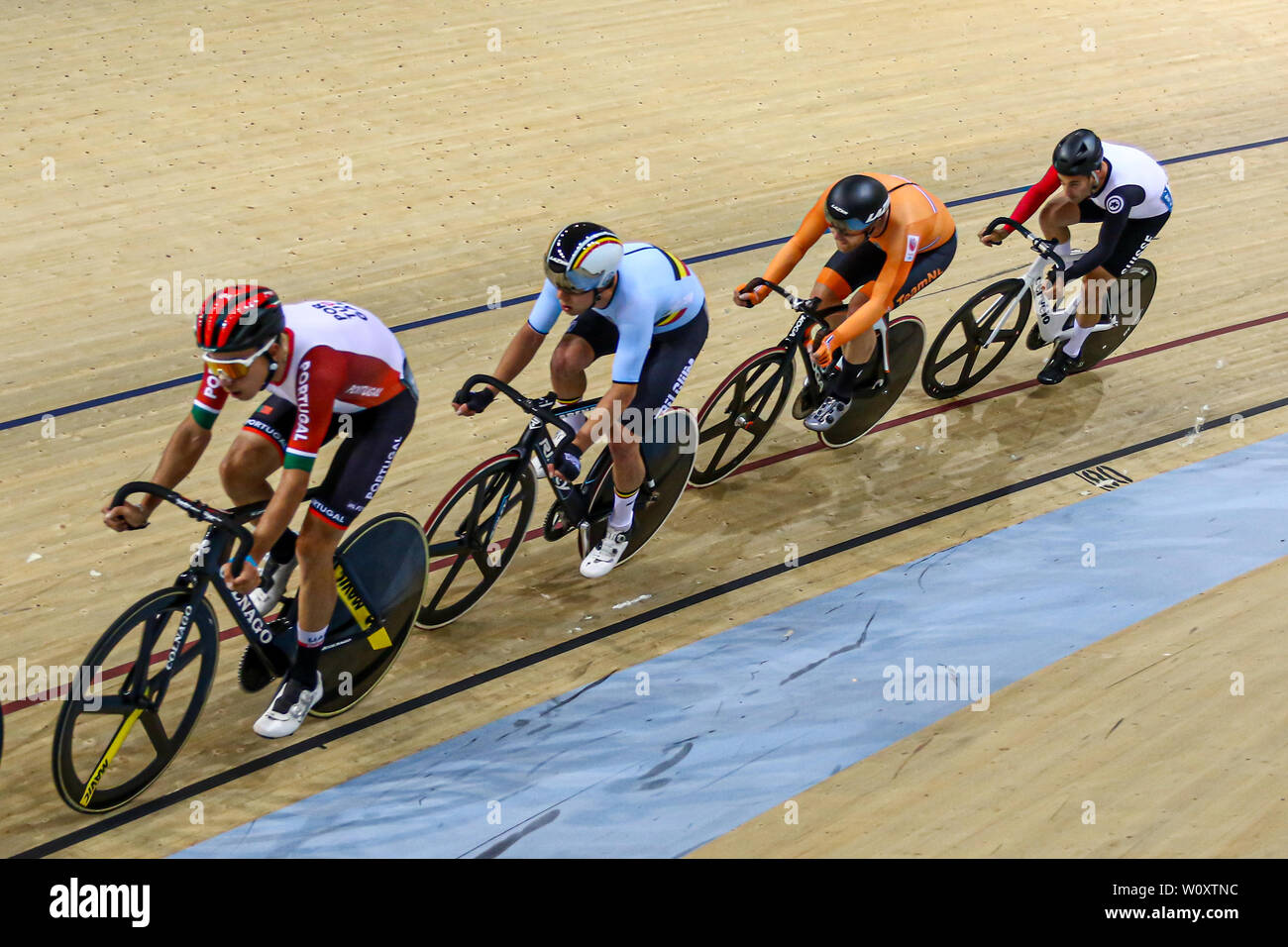 Mens scratch race hi-res stock photography and images - Alamy