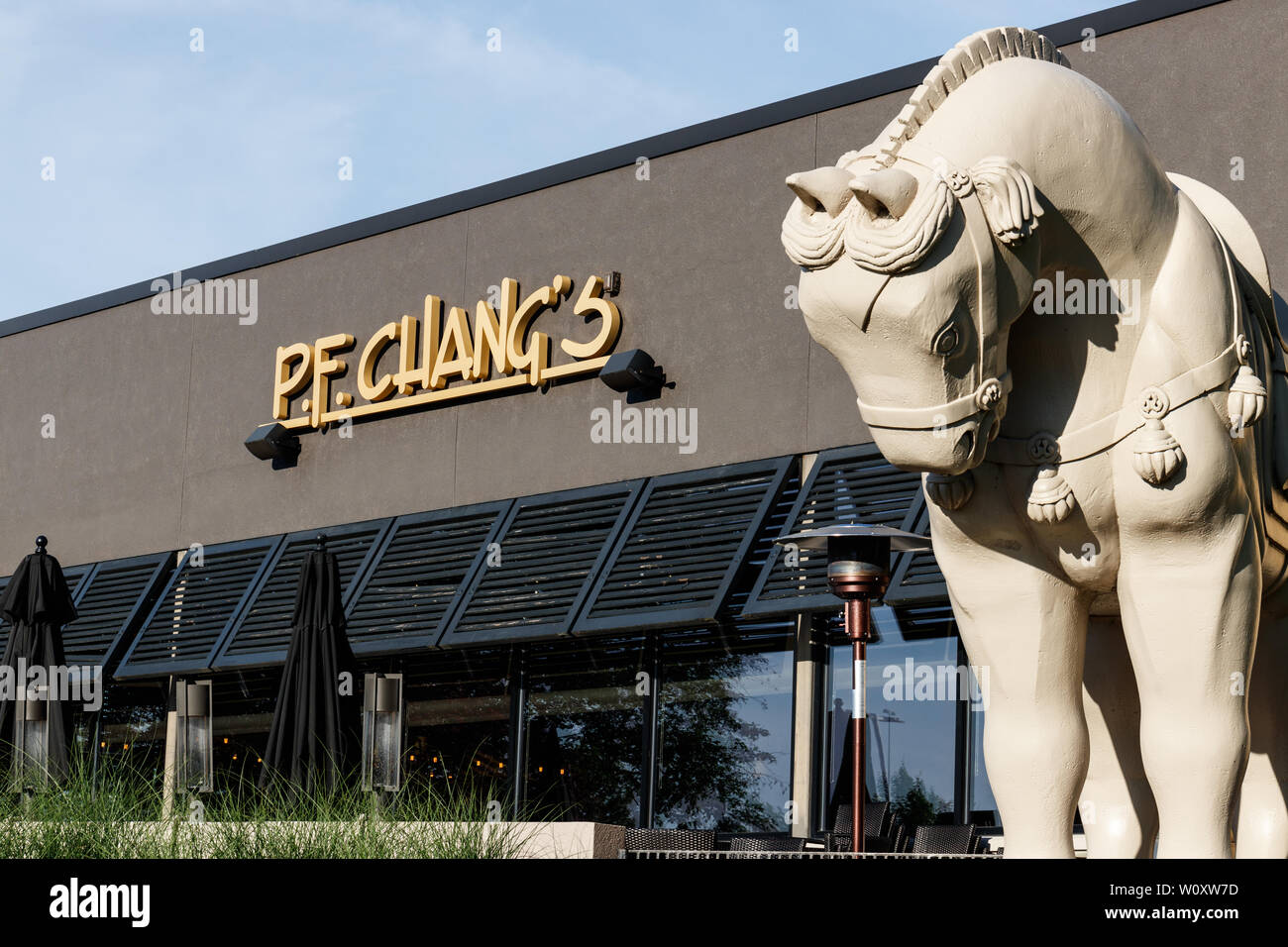 P.f. changs hi-res stock photography and images - Alamy