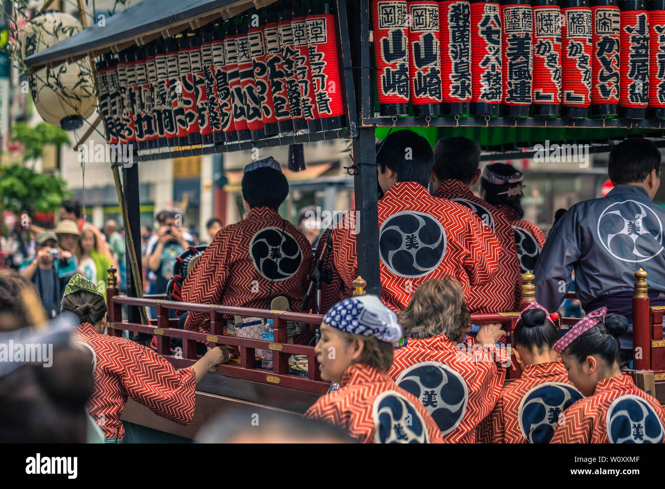 Japanese parade in traditional attire hi-res stock photography and ...