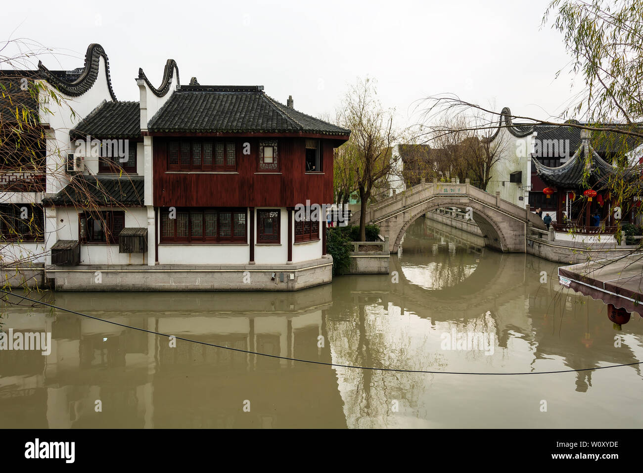 Building river china waterfront houses hi-res stock photography and ...