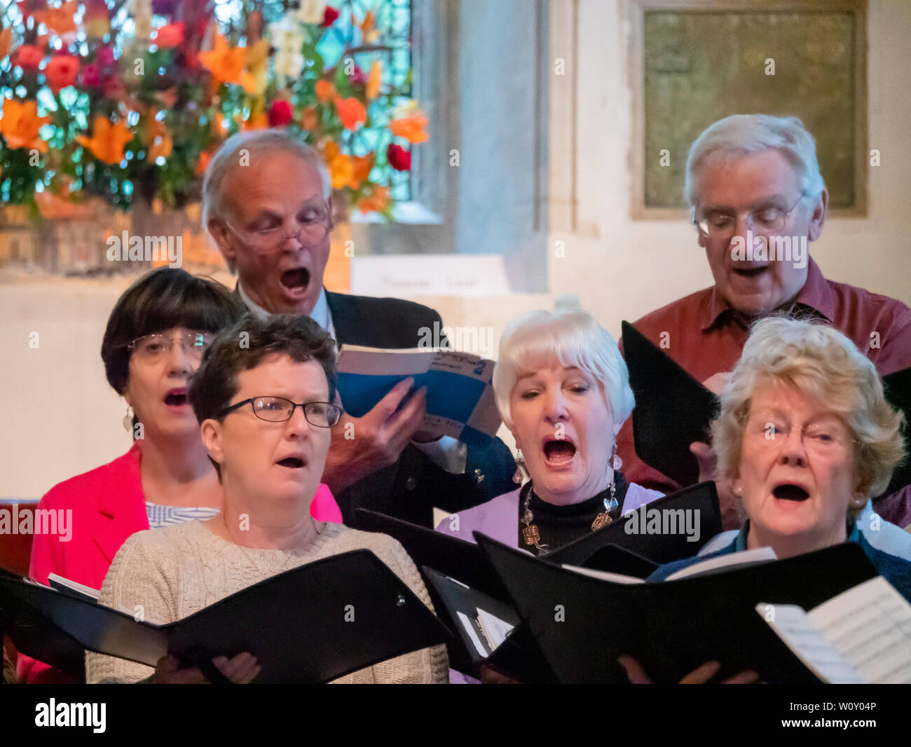 Madrigal singers hi-res stock photography and images - Alamy