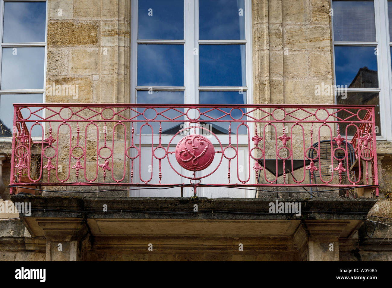 Balcony iron balustrade hi-res stock photography and images - Alamy