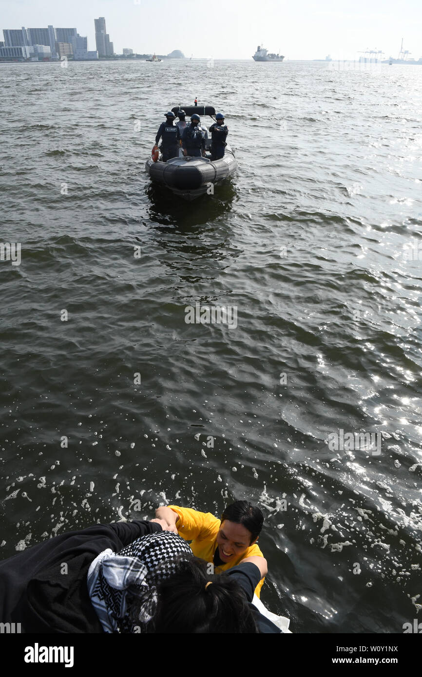 Tokyo, Japan. 28th June, 2019. A Taiwanise man can be seen jumping into ...