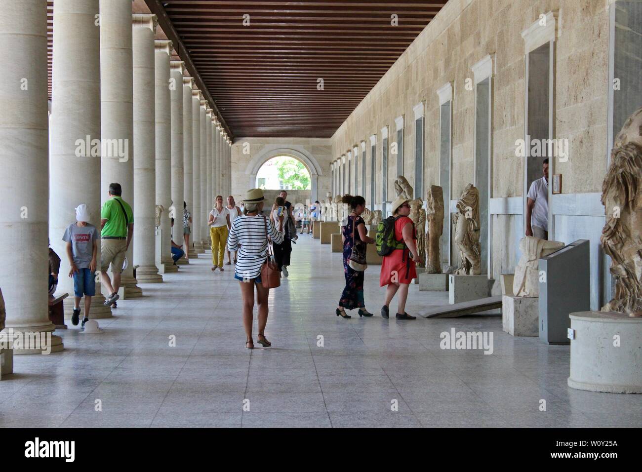 Ancient greek women statues hi-res stock photography and images - Alamy