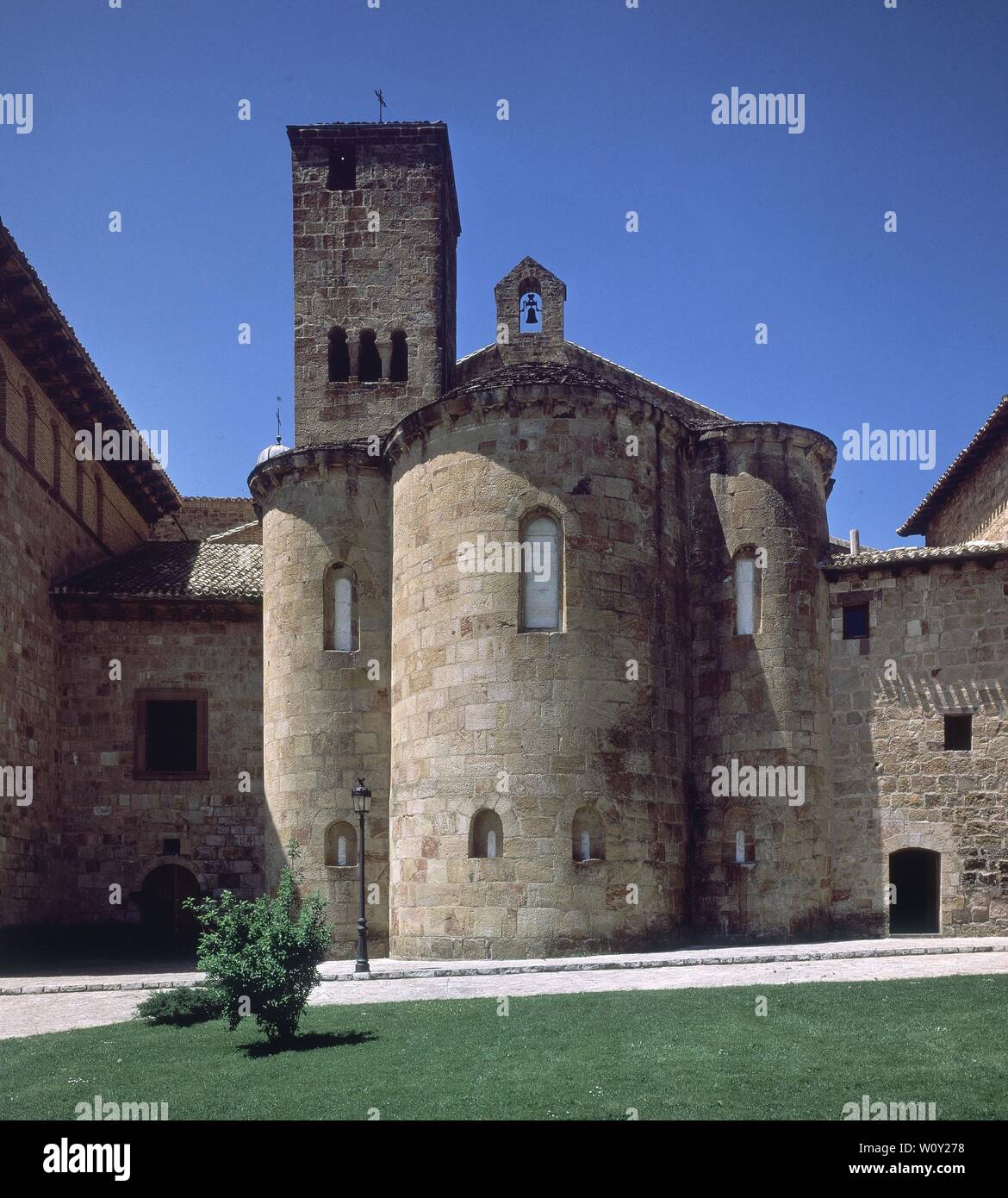 ABSIDES DE LA IGLESIA - SIGLO XI - ROMANICO NAVARRO. Location ...
