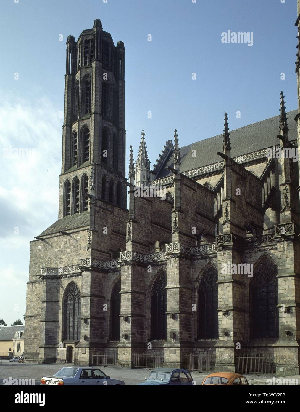 EXTERIOR-TORRE. Location: CATEDRAL. Limoges. France Stock Photo - Alamy