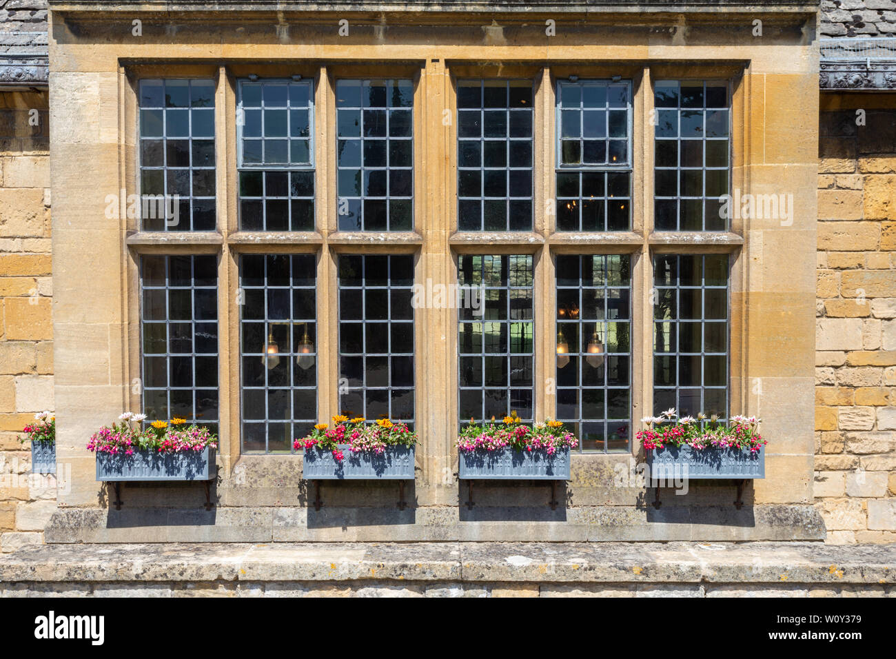 Mullions hi-res stock photography and images - Alamy