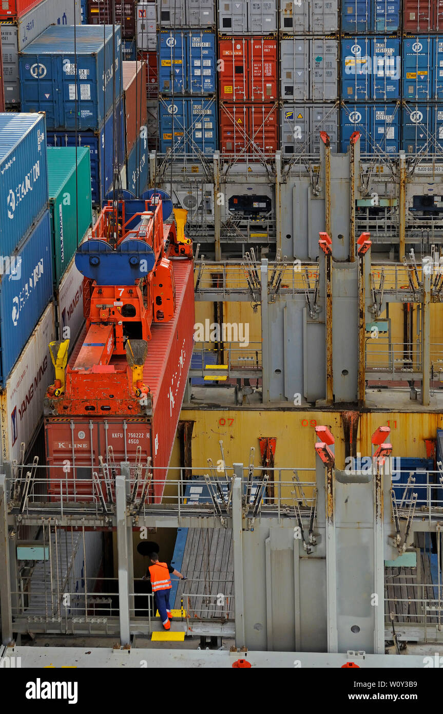 hamburg, hamburg/germany - may 10, 2011: the containership hanjin ...