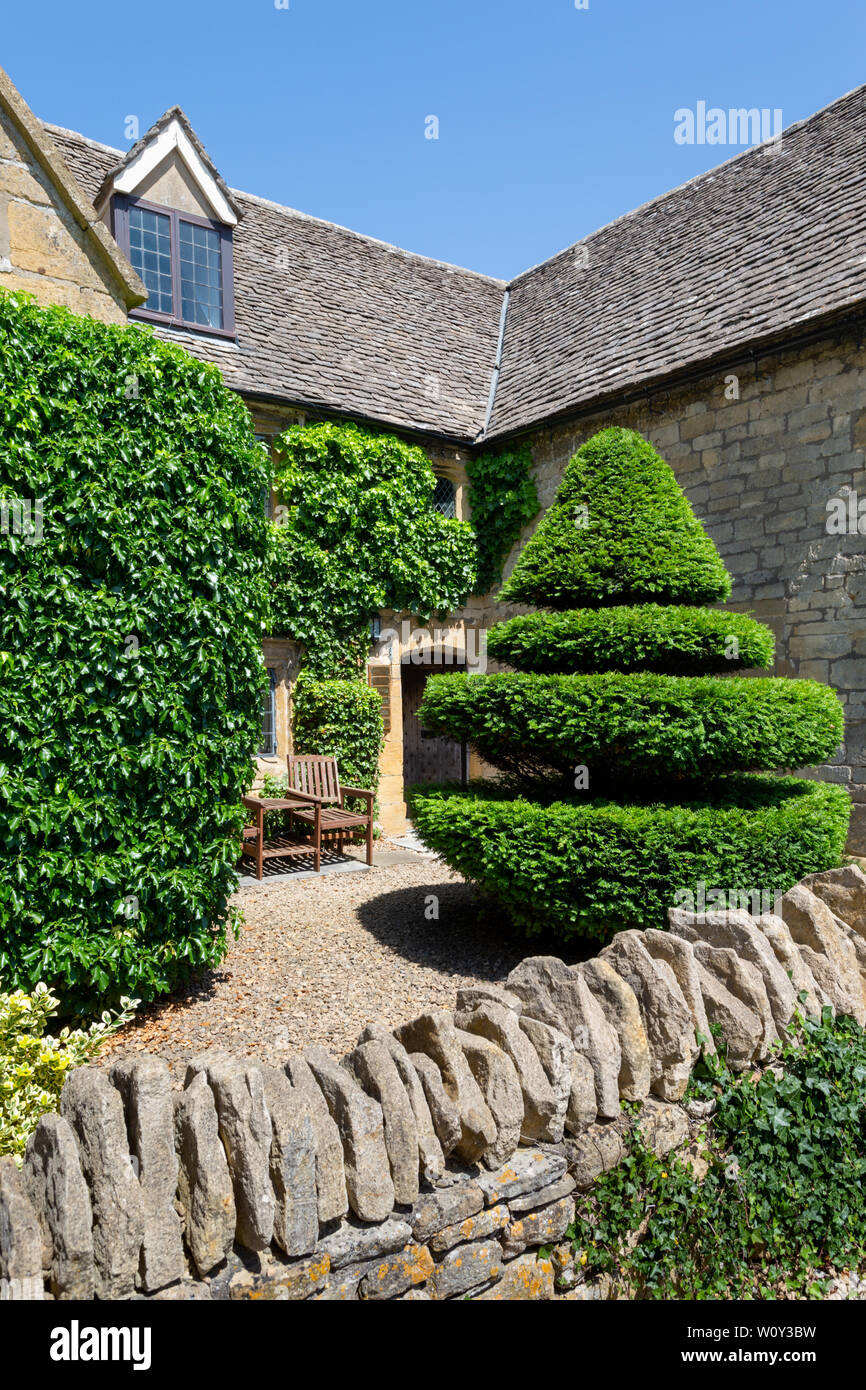 Pretty building uk hi-res stock photography and images - Alamy