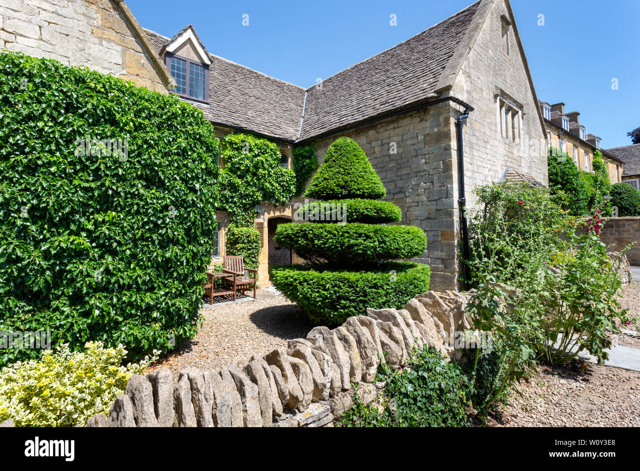 Pretty building uk hi-res stock photography and images - Alamy