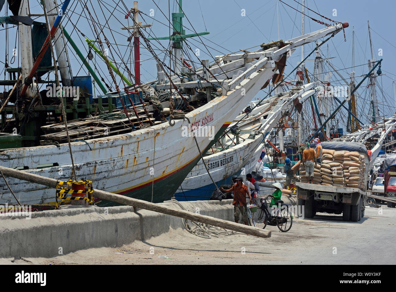 jakarta, dki jakarta/indonesia - november 04, 2015: wooden prahu pinisi ...